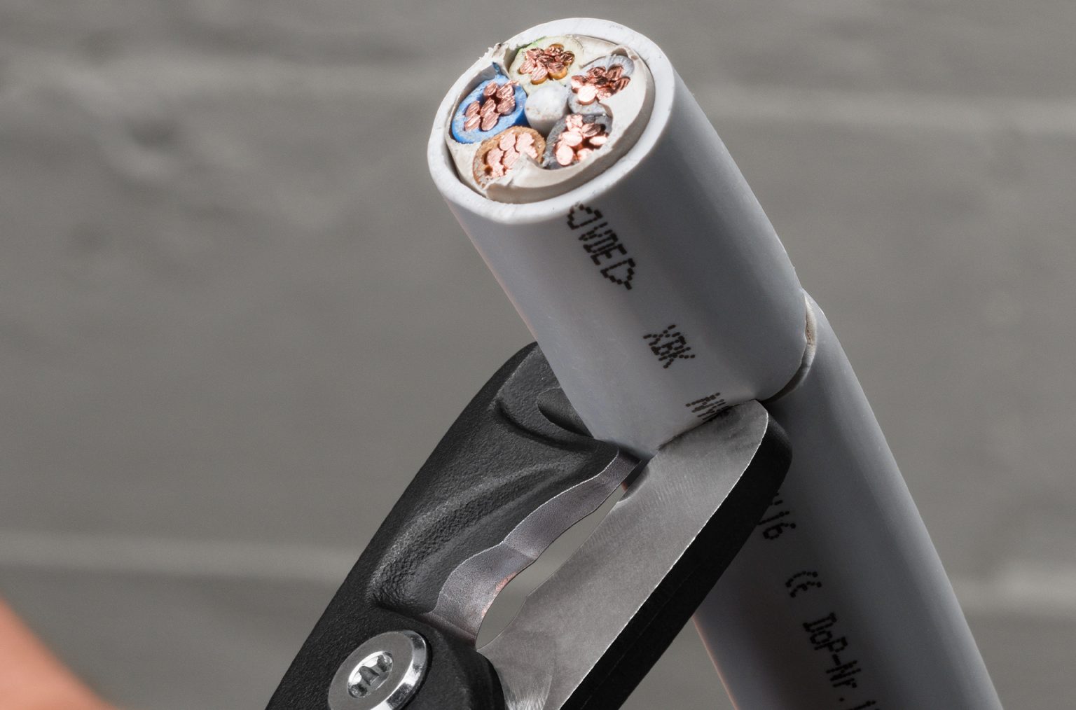 KNIPEX launches the StepCut XL - Electrical Contracting News