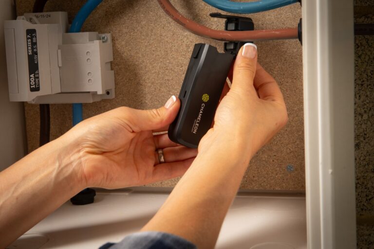 Chameleon launches wireless energy monitoring clamp - Electrical ...